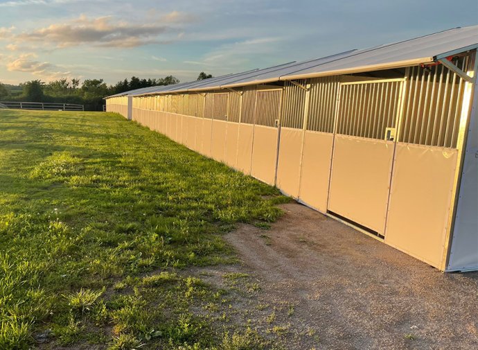 Portable Horse Barns SHE123